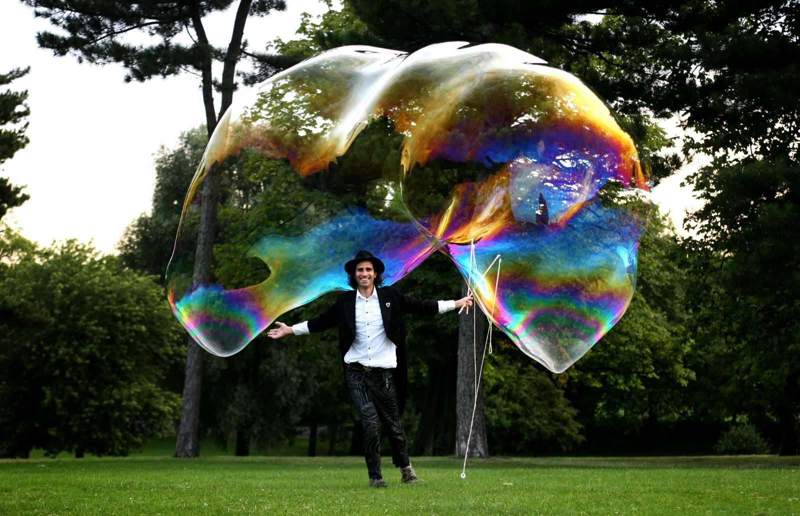 Bubble Inc Ltd bring their World Famous Bubbles back to The Showman's Show - Lance Show ...